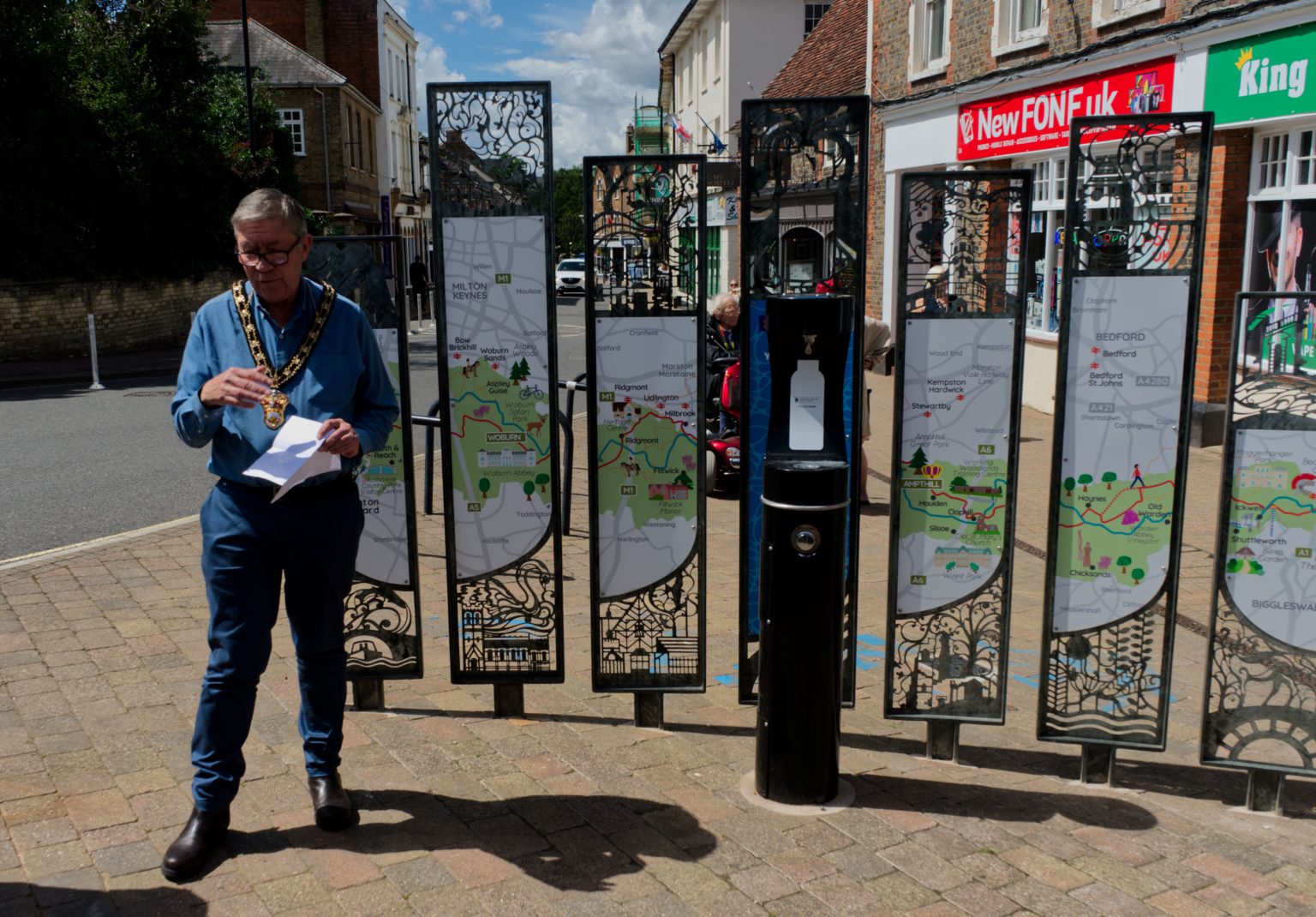 Greensand Ridge Gateway Feature officially opened in Leighton Linslade ...