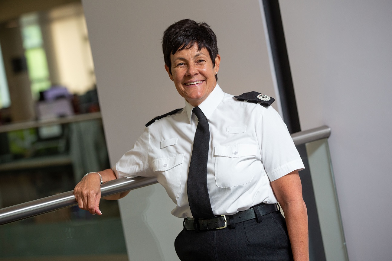 Popular ACC who joined policing late retires after 28 years’ service ...